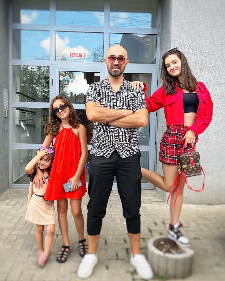 I përloti të gjithë me historinë e divorcit, ky është ish-bashkëshorti ...